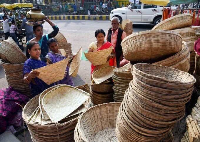 Devotees Perform Rituals On The First Day Chhath Puja Across India ...