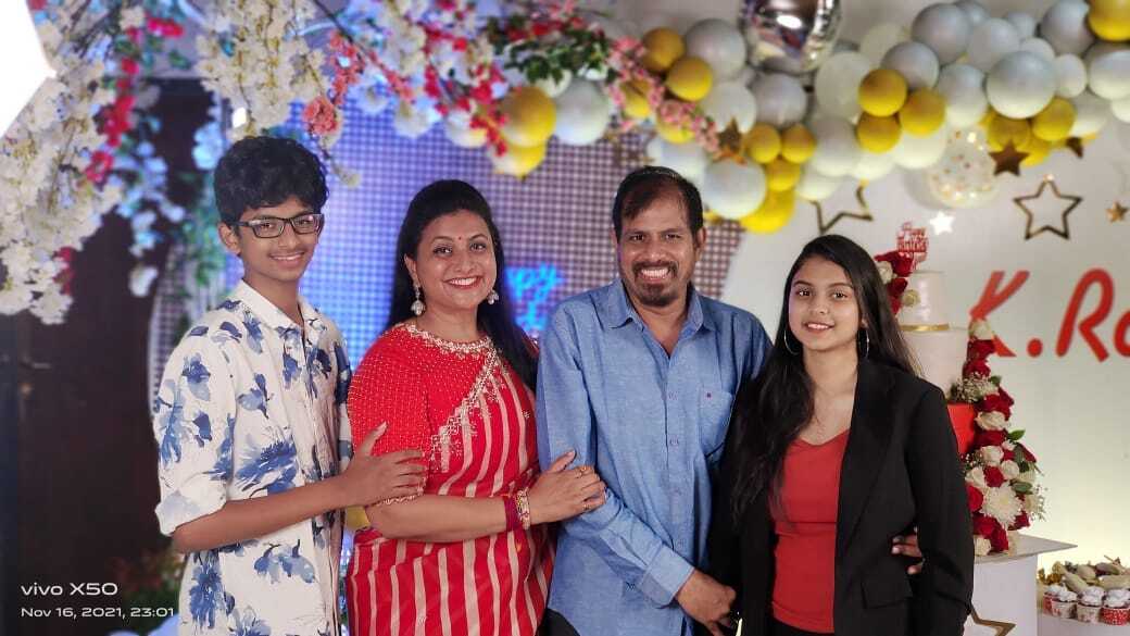 Happy Birthday Roja: కుటుంబ సభ్యుల మధ్య నగరి ఎమ్మెల్యే పుట్టినరోజు ...