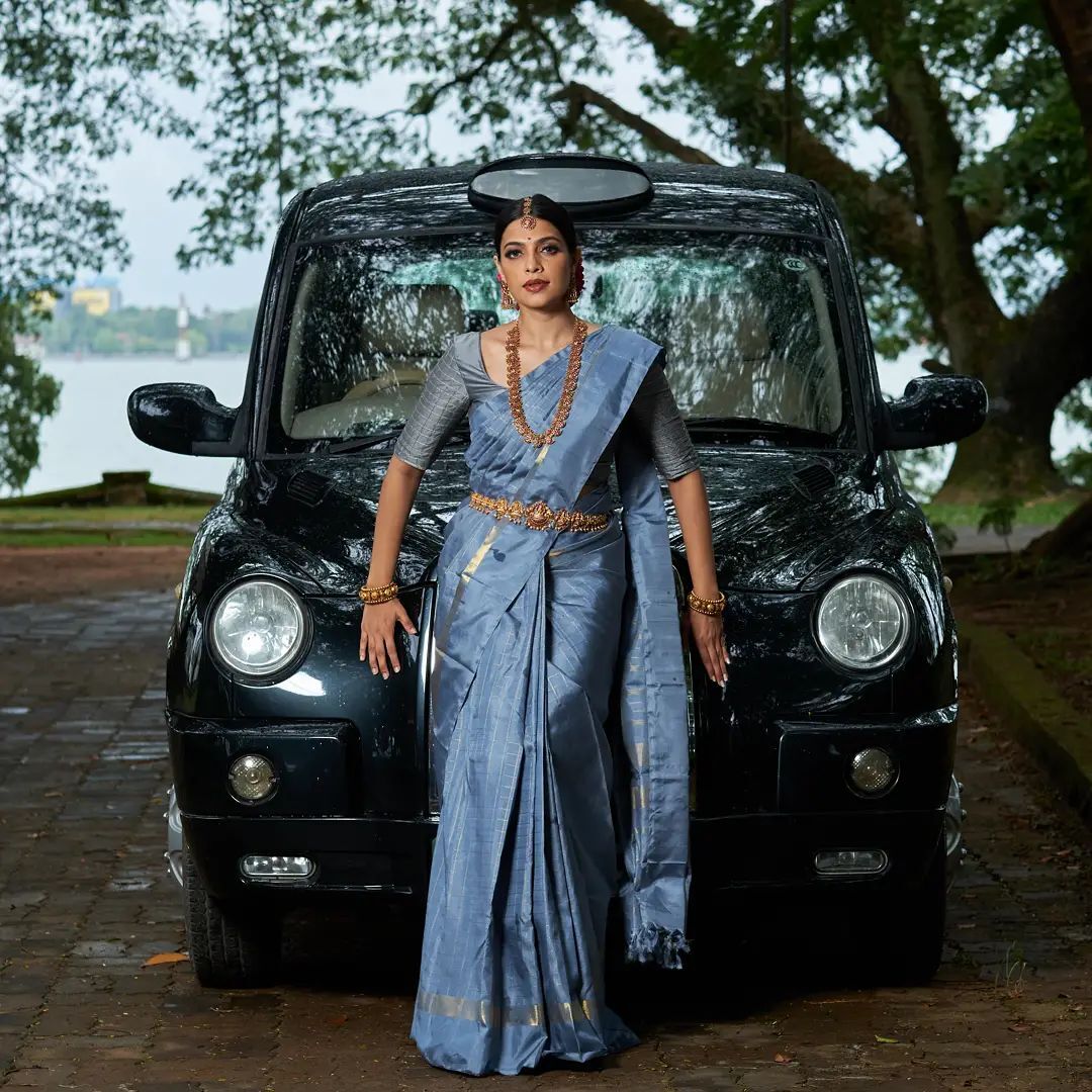 Lawyer And Actress Santhi Priya New Glamorous Stills In Saree | ശാന്തി വക്കീൽ എന്തിട്ടാലും ...