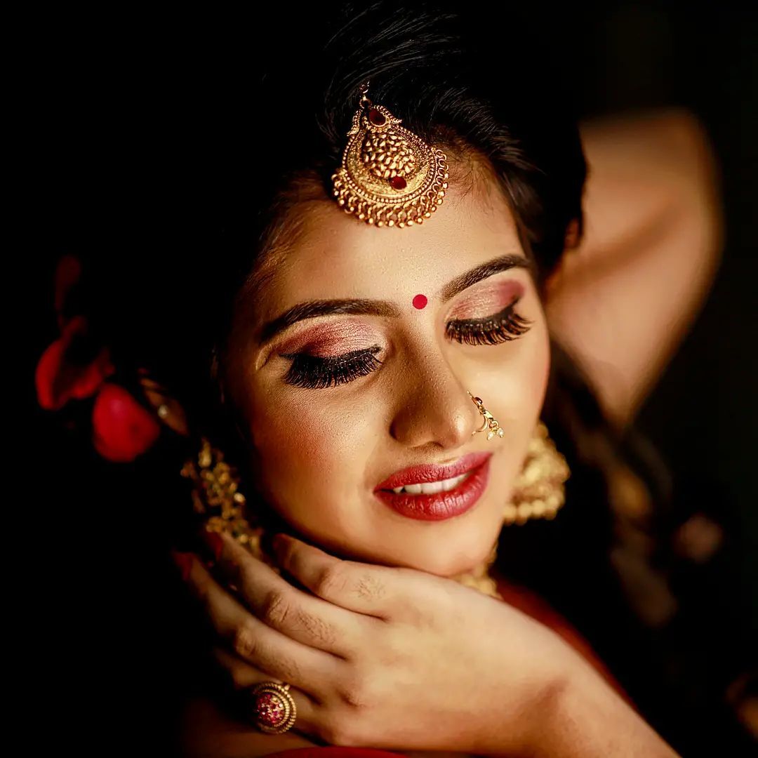 Padatha Painkili Serial Fame Maneesha Mahesh Stunning Stils In Pattusaree | പാടാത്ത പൈങ്കിളി ...