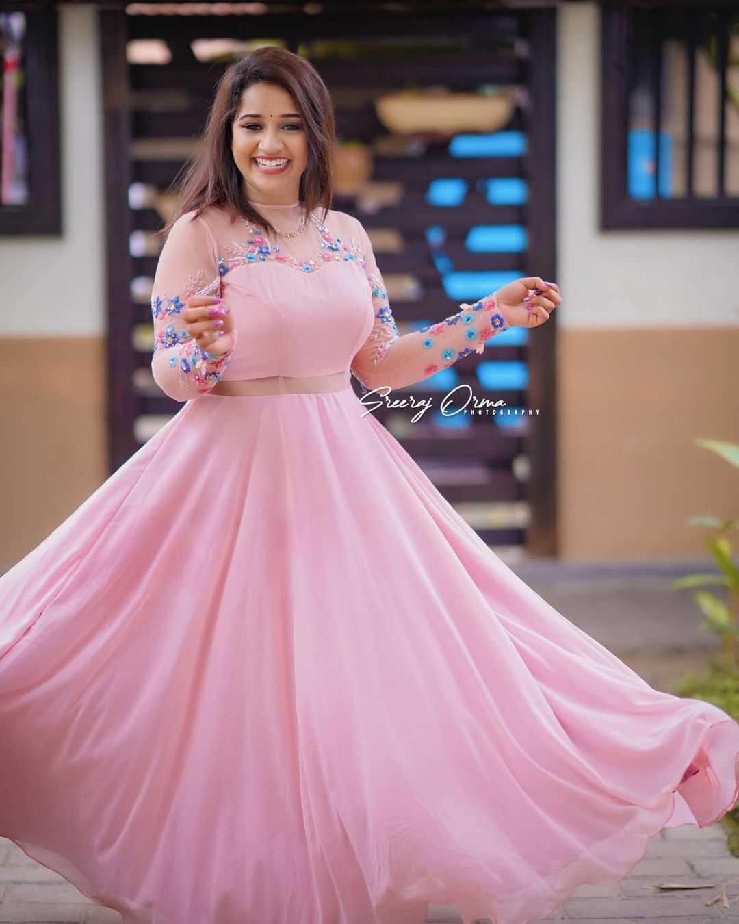 Serial Actress Pratheeksha G Pradeep In A Attractive and Colourful look ...