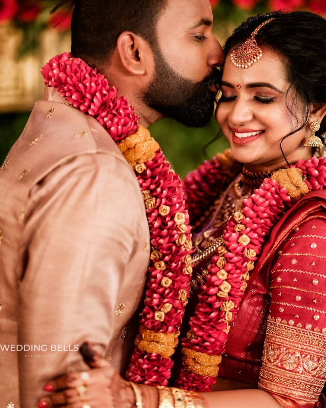 വില്ലത്തരം മാത്രമല്ല അൽപ്പം കുസൃതിയും ഉണ്ട് കേട്ടോ.. കുടുംബ വിളക്ക് ...