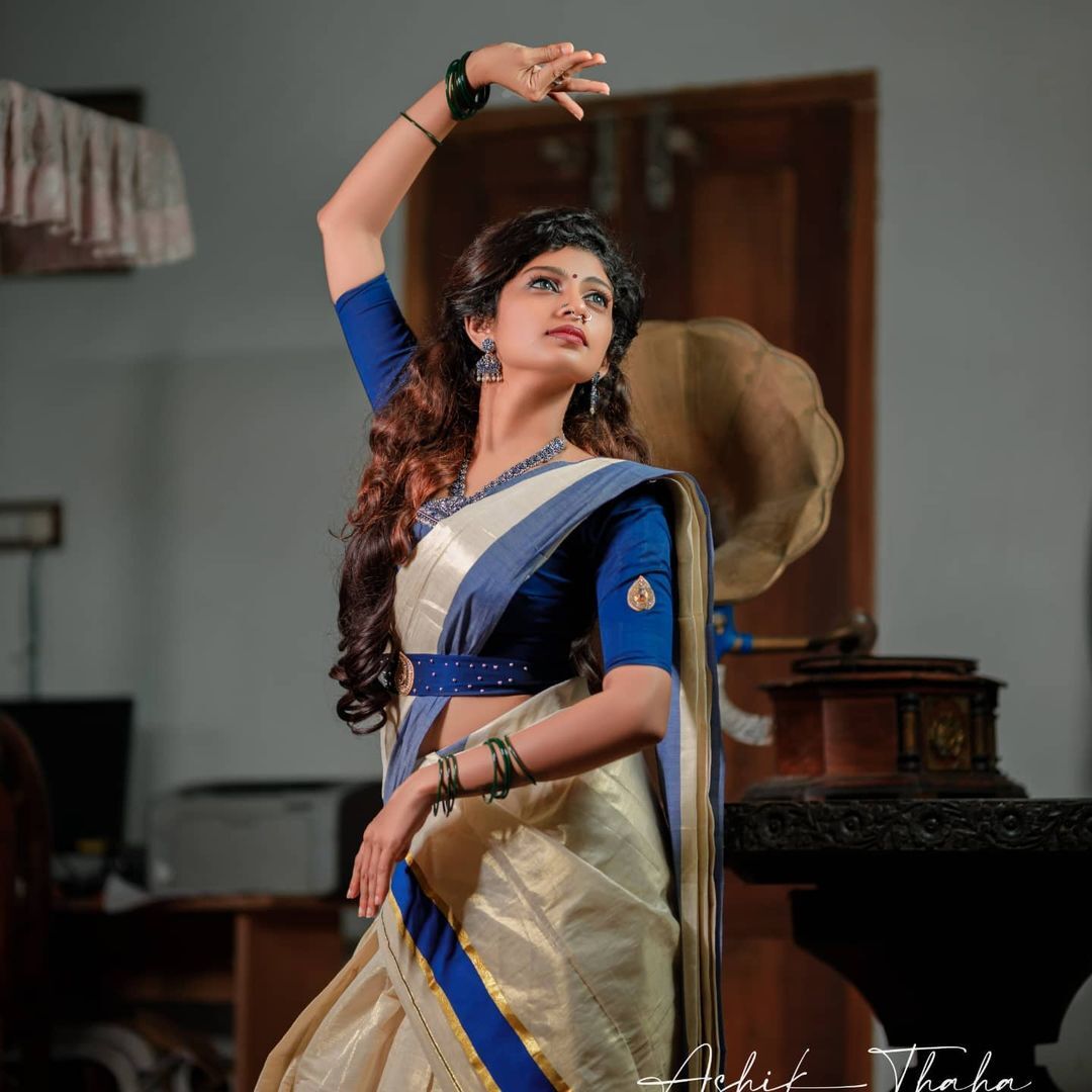 TV Actress Shruthi Rajanikanth Stunning Stills In Saree | സാരിയഴകില് ...