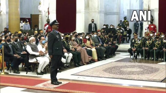 Wing Commander Abhinandan Varthaman Being Accorded The Vir Chakra By ...