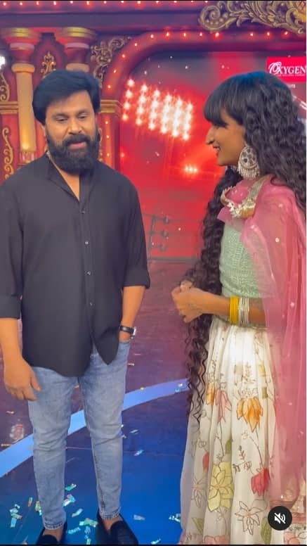 ഡിംപലിനോട് കുശലം പറഞ്ഞ് ദിലീപ്: എത്ര സിനിമകള്‍ കണ്ട് ചിരിച്ചതാണെന്ന് ...