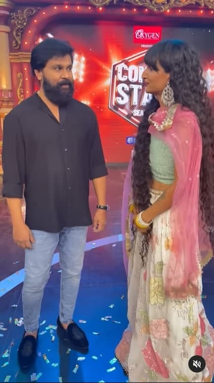 ഡിംപലിനോട് കുശലം പറഞ്ഞ് ദിലീപ്: എത്ര സിനിമകള്‍ കണ്ട് ചിരിച്ചതാണെന്ന് ...