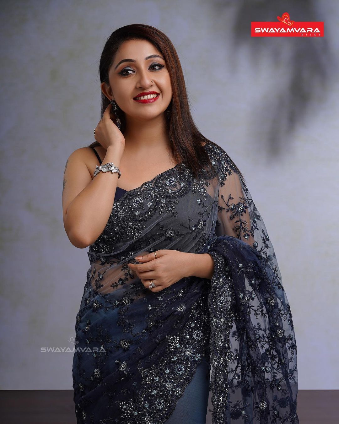 Actress Nithya Das In Glamour Look, See More | ഏത് കോളേജിലാ ...