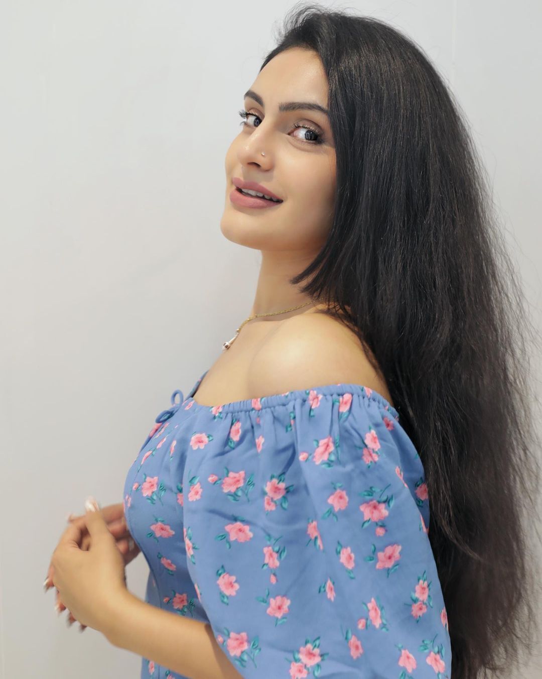 Actress Shanu Suresh Look Gorgeous in Blue Outfit, Viral | ക്യൂട്ട് ലുക്കില്‍ ഷാനു സുരേഷ്, കാണാം ...