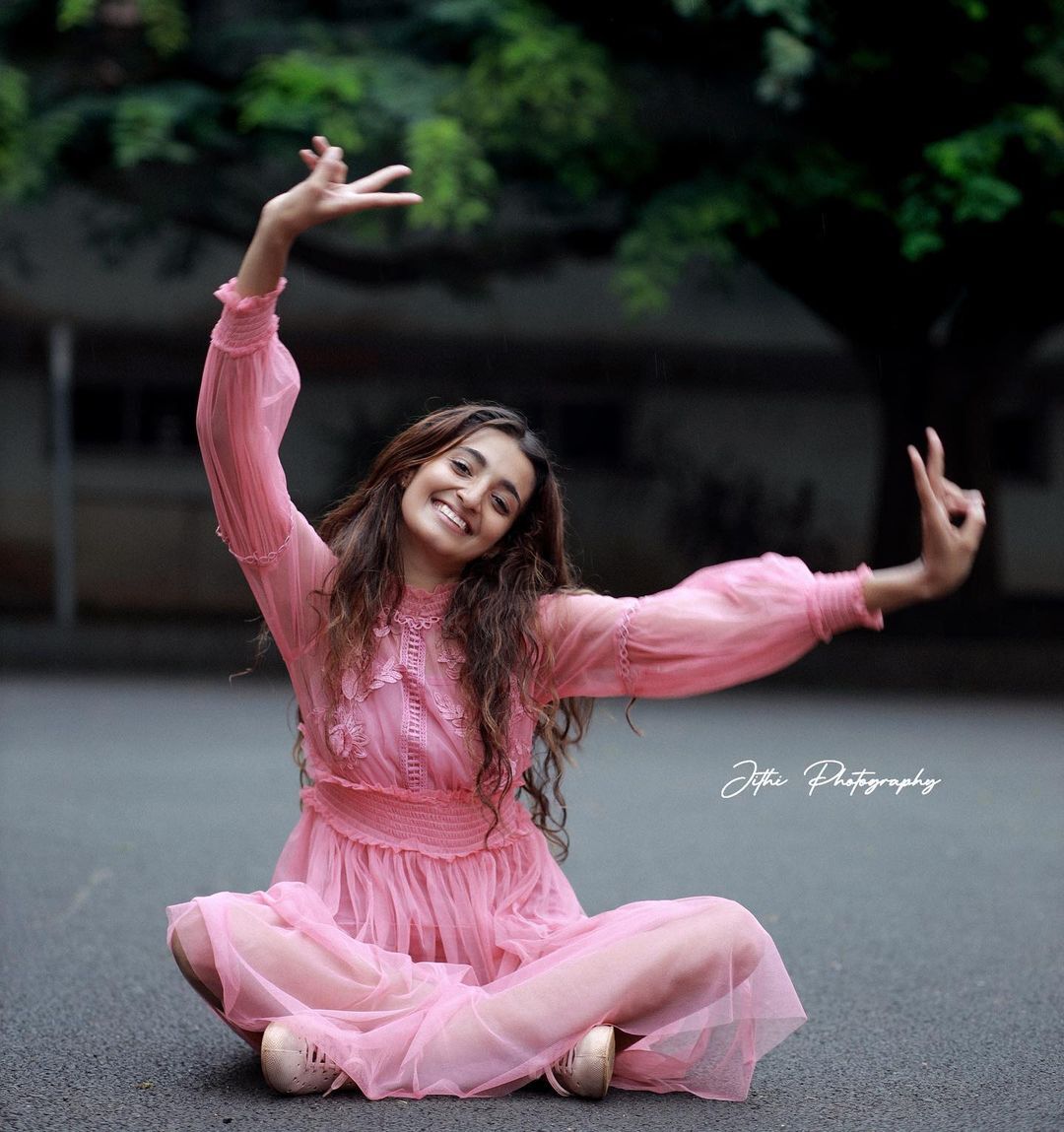 Bigg Boss Malayalam Fame Angel Thomas Shared Stylish Clicks With Actor ...