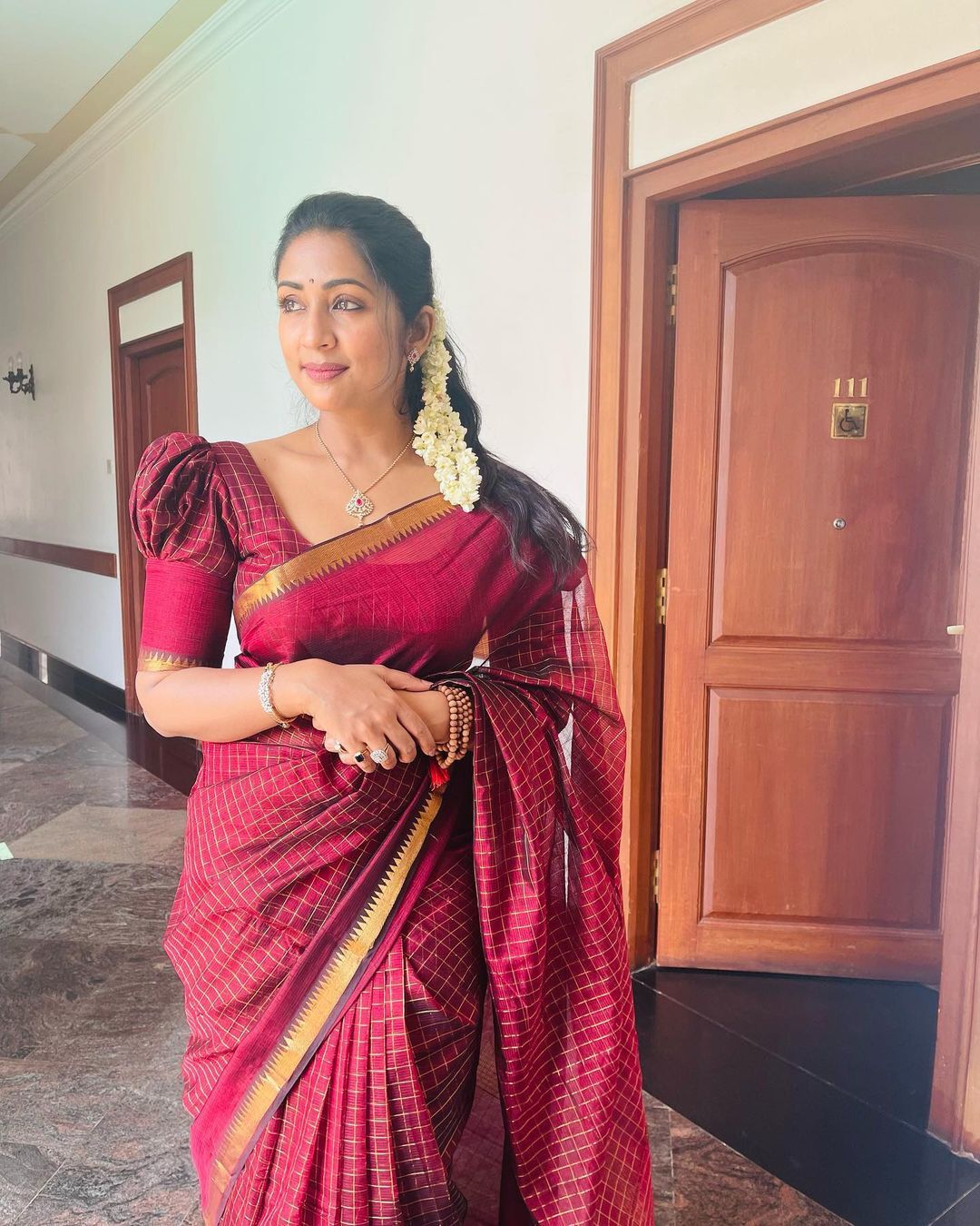 Navya Nair Looks Stunning in Latest Saree Stills | ചുവപ്പ് സാരിയില് ...