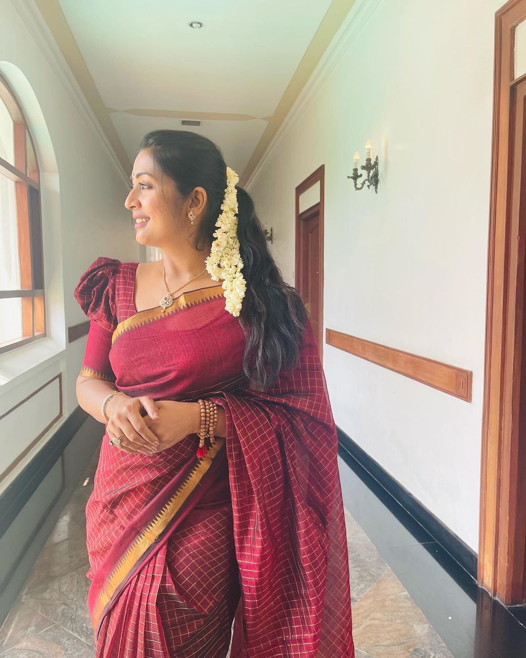 Navya Nair Looks Stunning in Latest Saree Stills | ചുവപ്പ് സാരിയില് ...