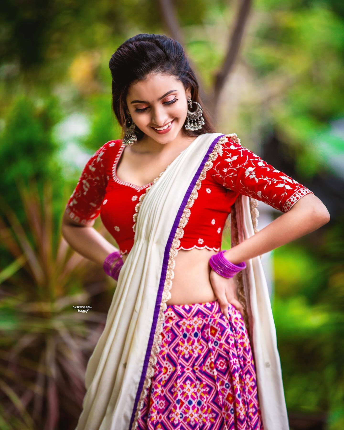 దీపికా పిల్లి... కుర్రాళ్లకు ఏంటీ లొల్లి..!! | Deepika Pilli cute looks ...