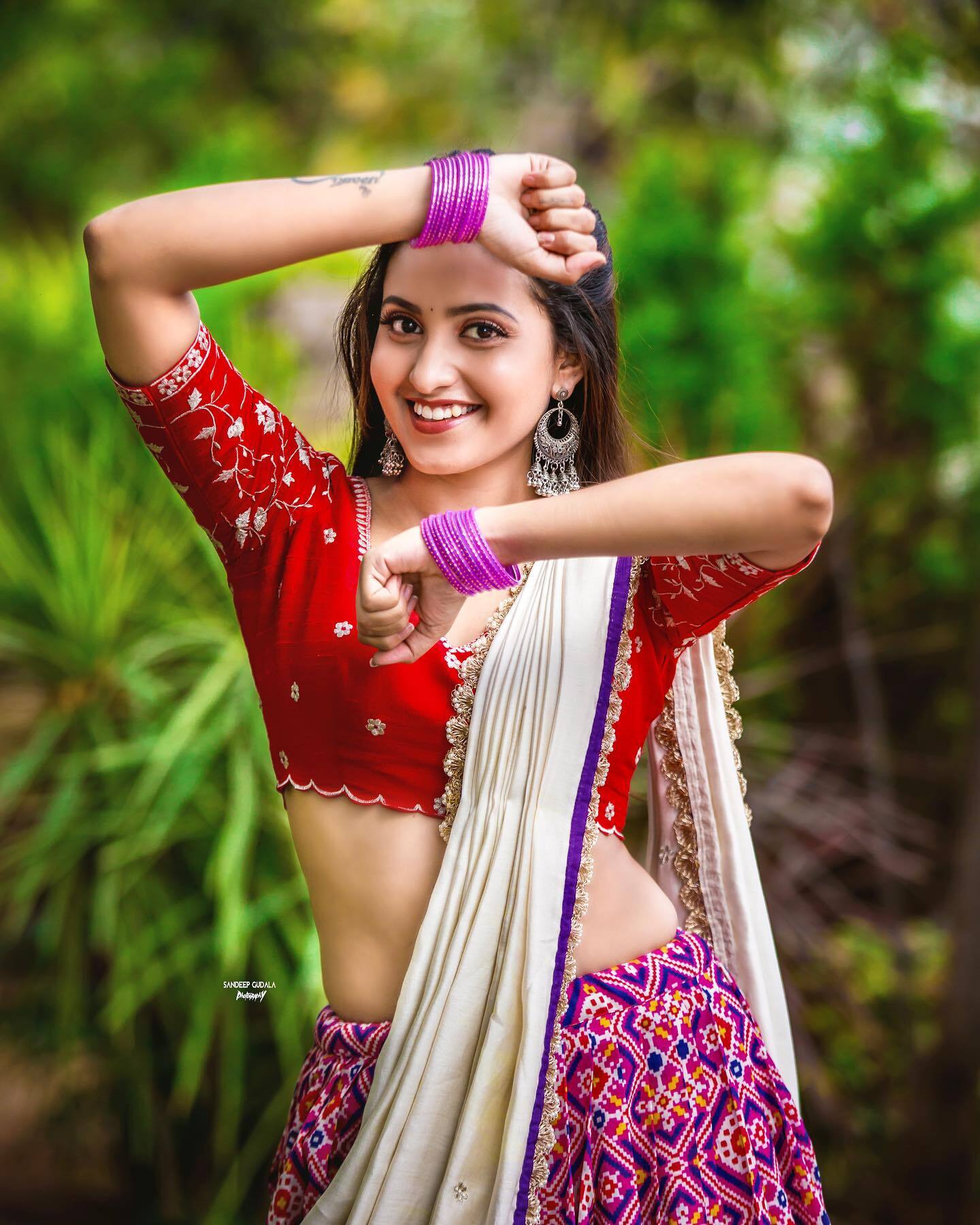 దీపికా పిల్లి... కుర్రాళ్లకు ఏంటీ లొల్లి..!! | Deepika Pilli cute looks ...