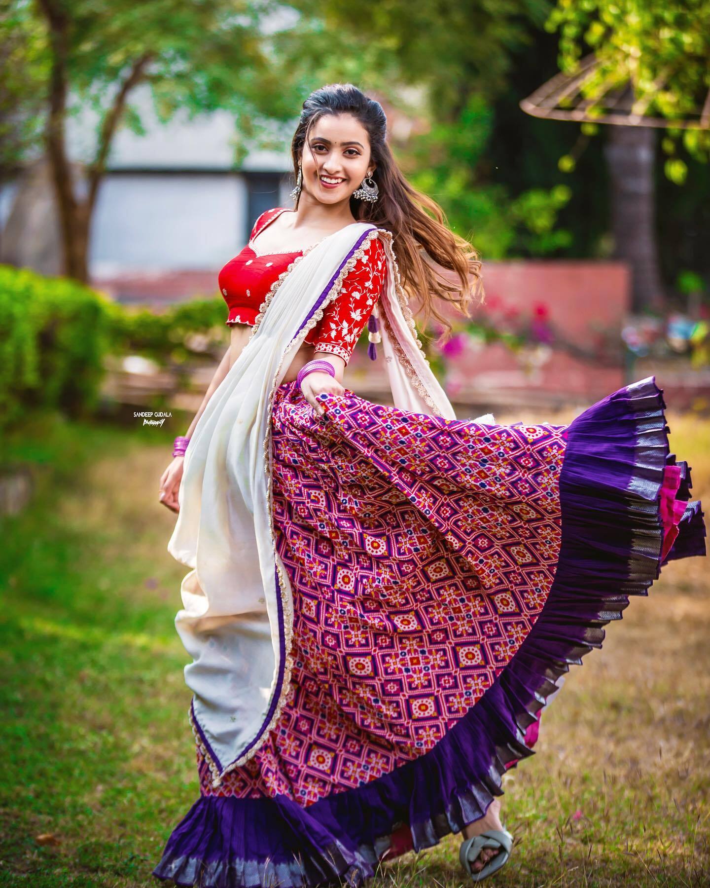 దీపికా పిల్లి... కుర్రాళ్లకు ఏంటీ లొల్లి..!! | Deepika Pilli cute looks ...