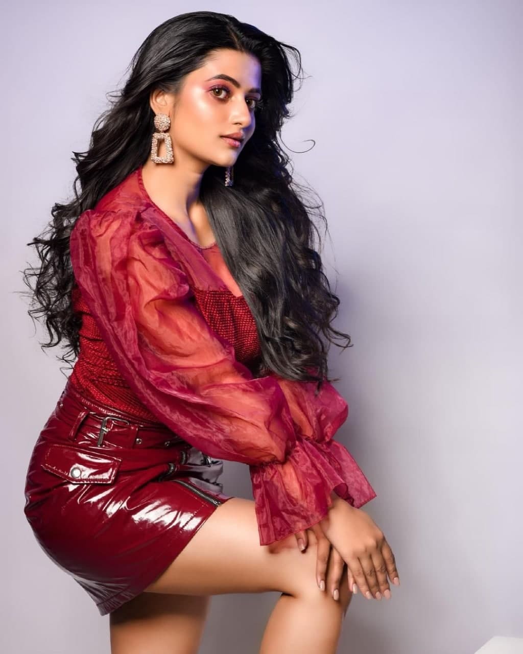 ইমেজ ভেঙে ‘‌কাদম্বিনী’‌ এখন হট বেব, ঊষসী রায়ের গ্ল্যামারে মুগ্ধ ...