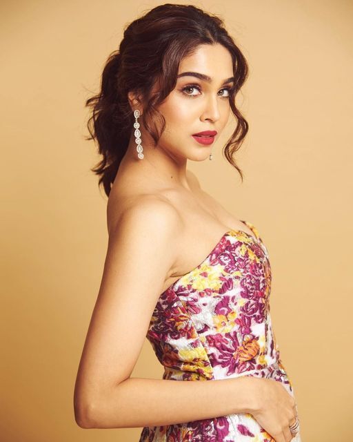 ಸಾಮಾಜಿಕ ತಾಣದಲ್ಲಿ ತಲ್ಲಣ ಸೃಷ್ಟಿಸಿದ ಶರ್ವರಿ ವಾಘ್ ಬೋಲ್ಡ್ ಲುಕ್ | Sharvari ...