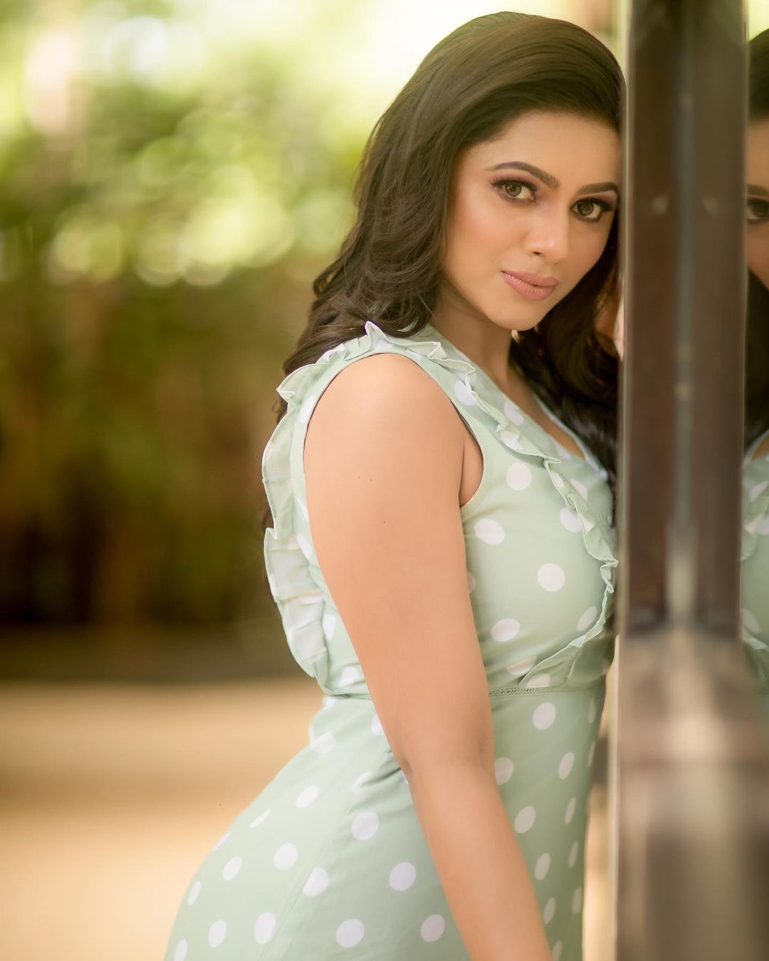 PHOTOS : சீரியலில் மட்டும் தான் அப்படி... குறு குறு பார்வையால் கிறுக்கு ...