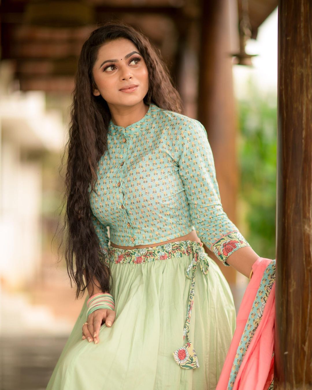 PHOTOS : சீரியலில் மட்டும் தான் அப்படி... குறு குறு பார்வையால் கிறுக்கு ...