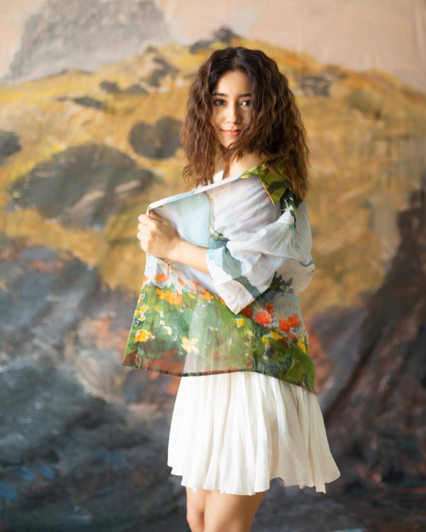 Photoshoot के दौरान मिर्जापुर फेम गोलू गुप्ता ने उतार दी शर्ट, Bold लुक ...