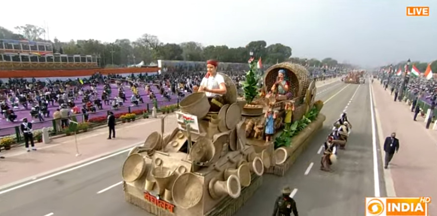 Republic Day: राजपथ पर दिखी भारत की ताकत, तिरंगे के रंग से रौशन हआ ...