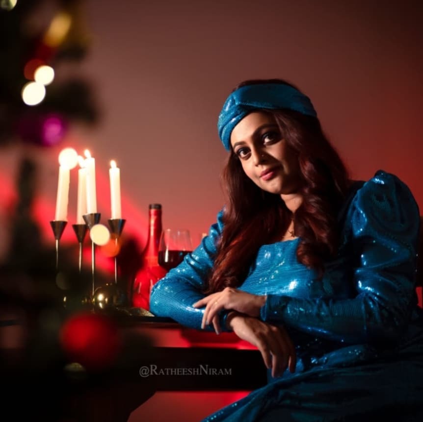 TV Actress Aswathy Sreekanth Stunning Stills In Blue | ഏതാണ് ഈ ...