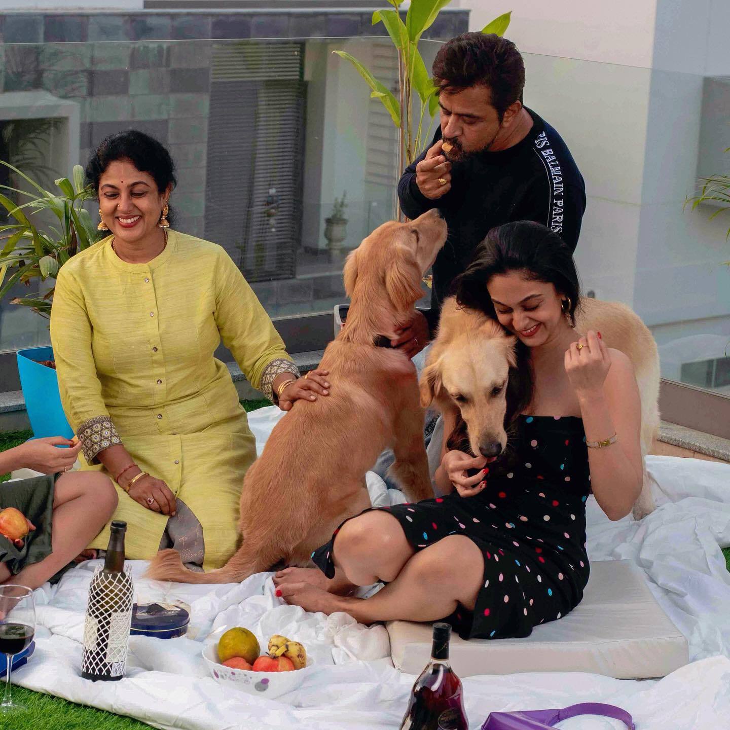 Arjun Sarja And Wife Niveditha With Children Celebrate Wedding ...