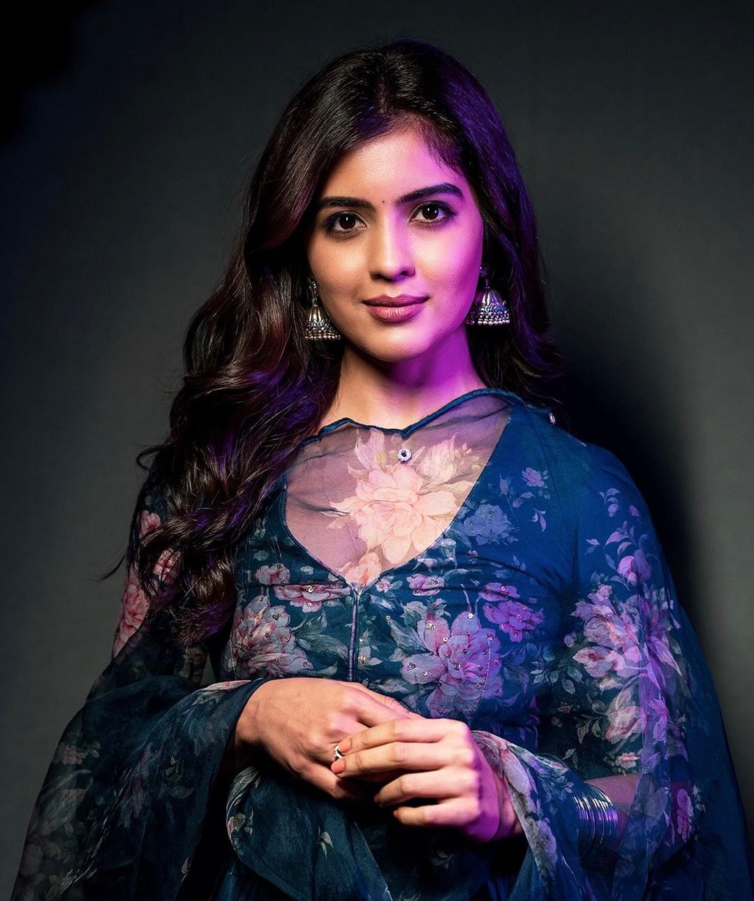 Bigil Movie Fame Amritha Aiyer Super Glamorous Look in Saree, See Pics ...