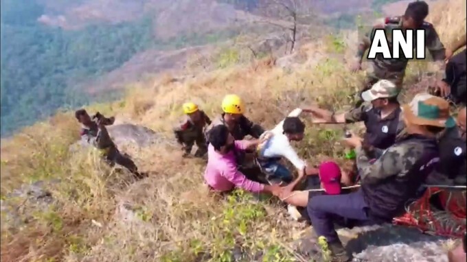 Indian Army Rescue Kerala Trekker From Malampuzha Mountains Photos: HD ...