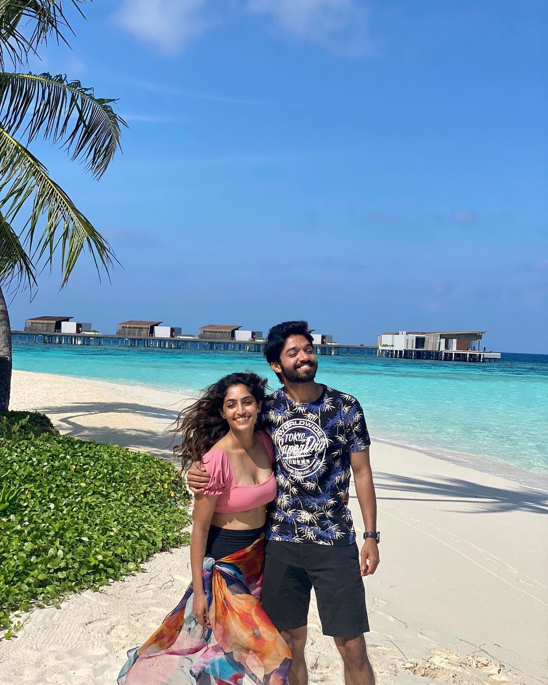 PHOTOS : பீச்சில் உல்லாசமாய் இருக்கும் கவர்ச்சி படத்தை வெளியிட்ட நடிகை ...