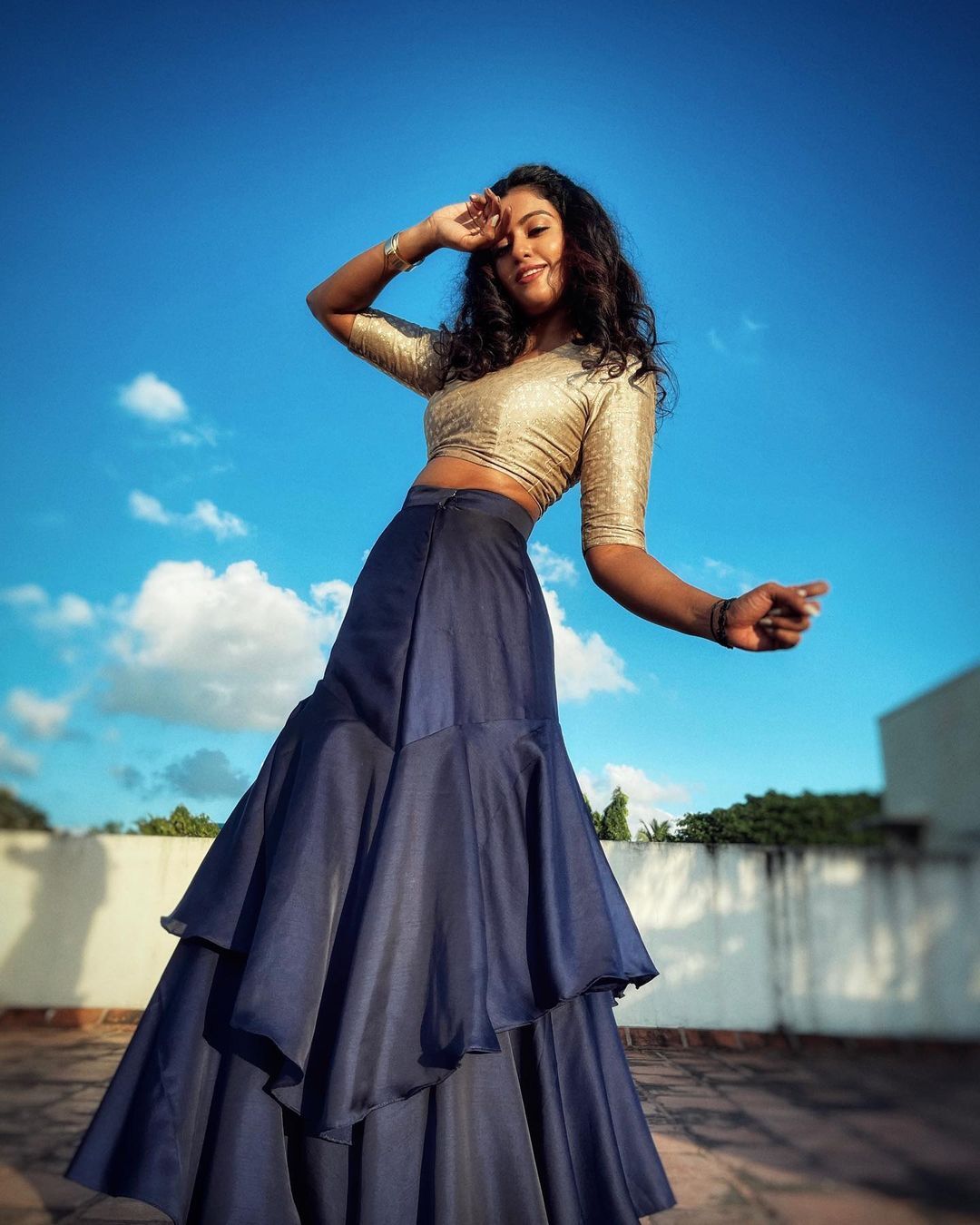 PHOTOS : பிரபல பாடலுக்கு வளைந்து நெளிந்து குத்தாட்டம் போட்ட ரோஷினி ...