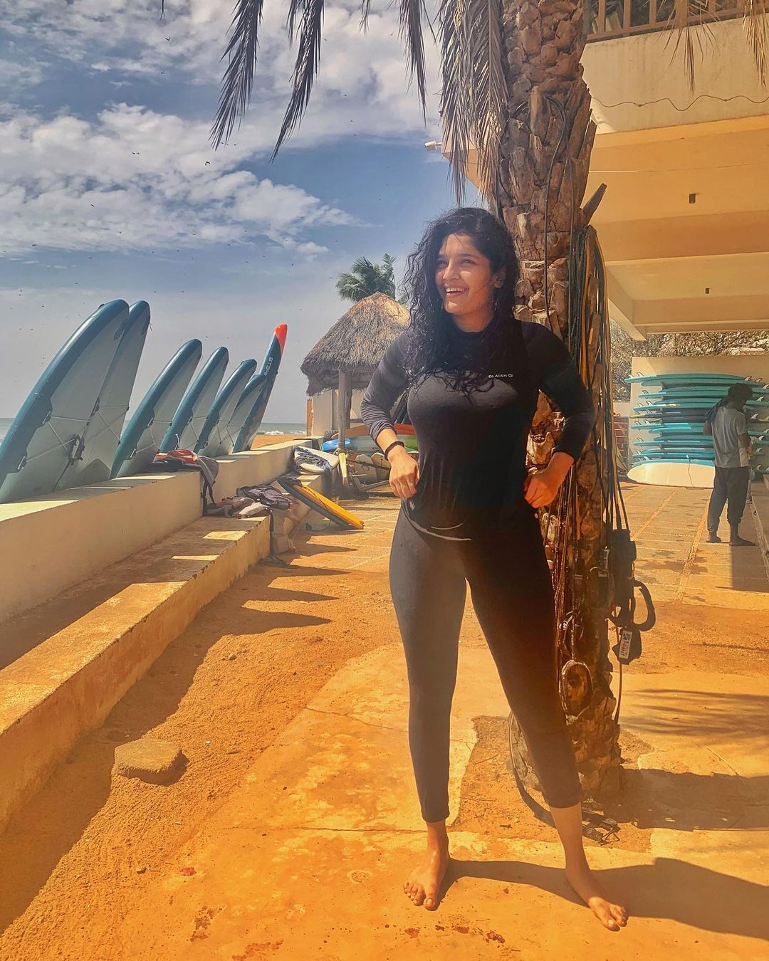 PHOTOS : "நிலா அது வானத்து மேலே"... லோ ஆங்கிளில் செம போஸ் கொடுத்த ...