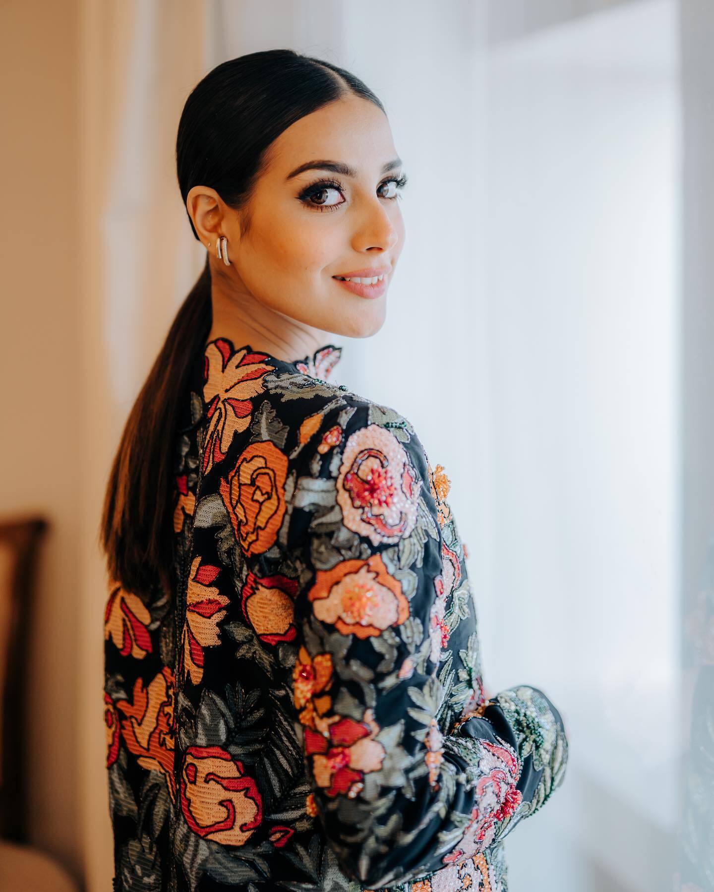 बेहद ही खूबसूरत हैं 'Suno chanda' फेम इकरा अजीज, पाक एक्ट्रेस की इन ...