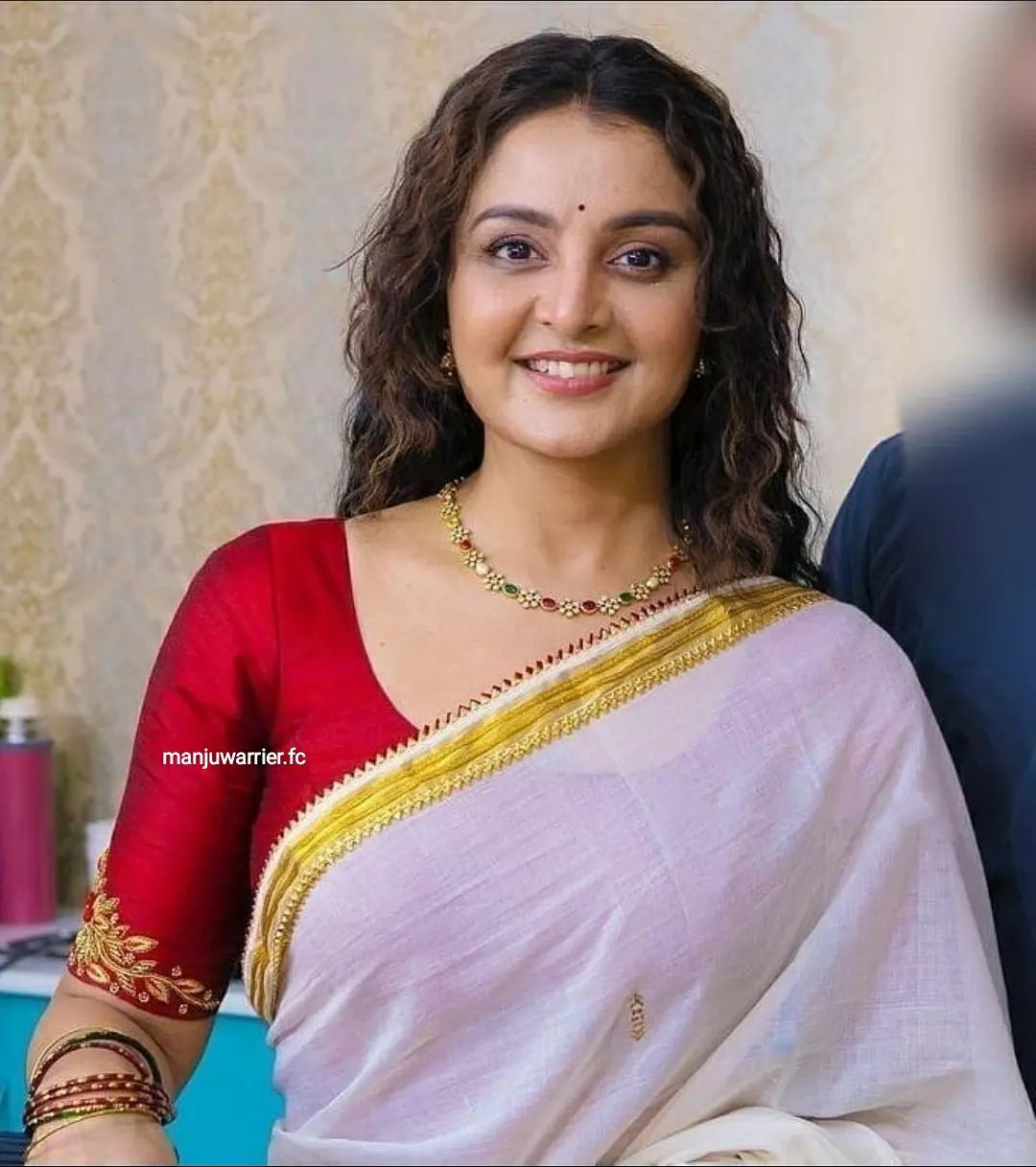 വനിതാ ദിനത്തിൽ ഫോട്ടോ പങ്കുവെച്ച് മഞ്ജു വാര്യർ....കിടിലൻ ക്യാപ്ഷനും ...