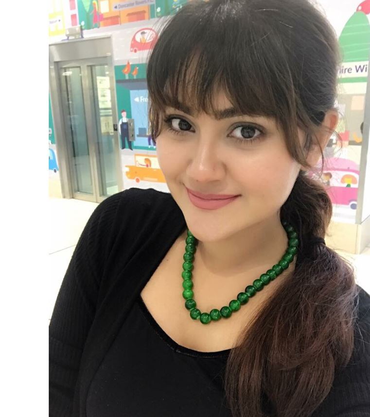 ওপার বাংলার জনপ্রিয় অভিনেত্রী শায়না আমিন বাস্তবেও কতটা সুন্দর দেখে ...