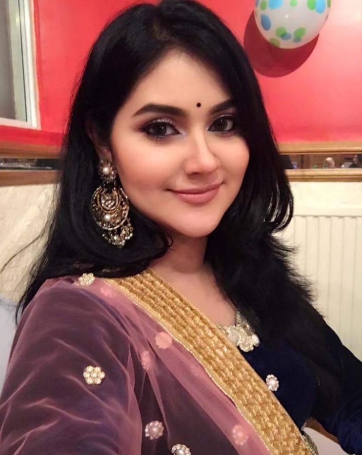 ওপার বাংলার জনপ্রিয় অভিনেত্রী শায়না আমিন বাস্তবেও কতটা সুন্দর দেখে ...