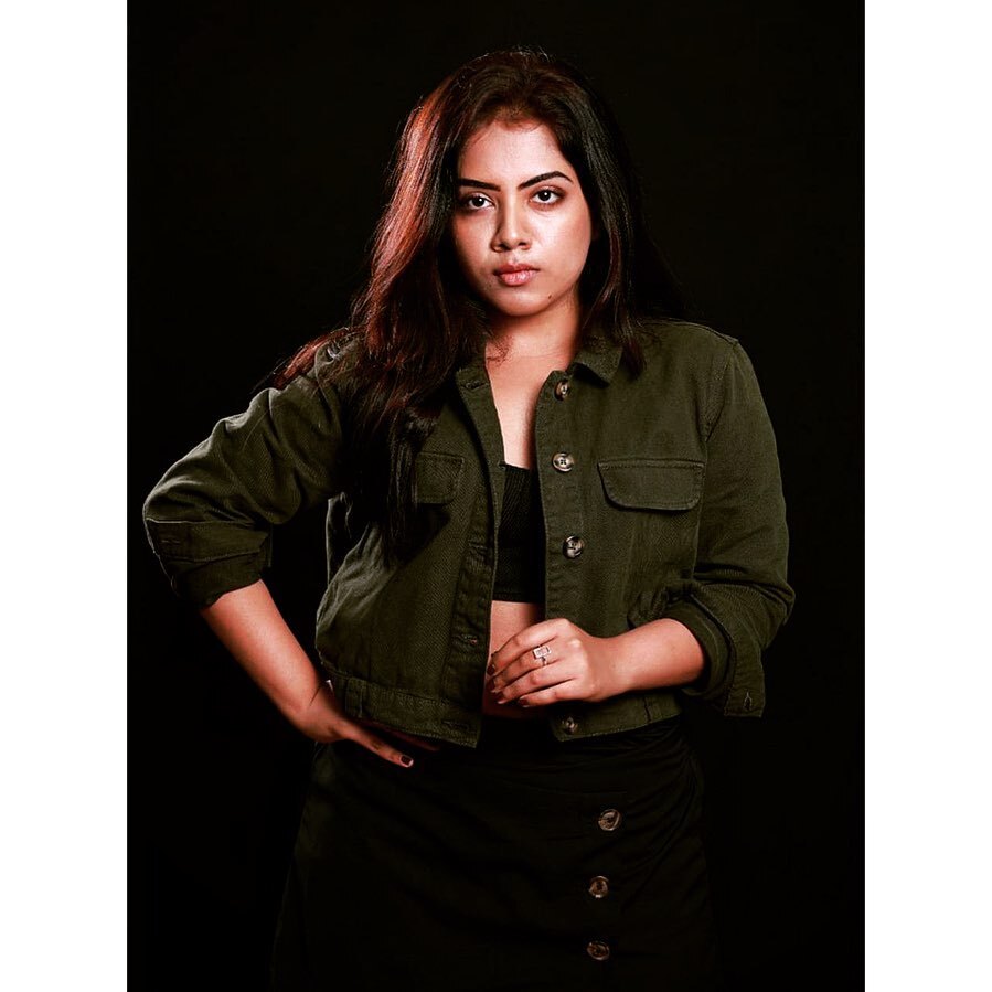 സ്റ്റൈലിഷ്... യെല്ലോ സാരിയിൽ അതീവ സുന്ദരിയായി വിദ്യ വിജയകുമാർ | Karikku ...