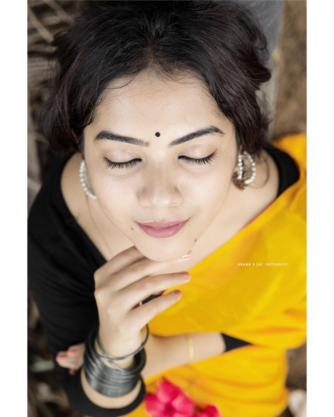 സ്റ്റൈലിഷ്... യെല്ലോ സാരിയിൽ അതീവ സുന്ദരിയായി വിദ്യ വിജയകുമാർ | Karikku ...