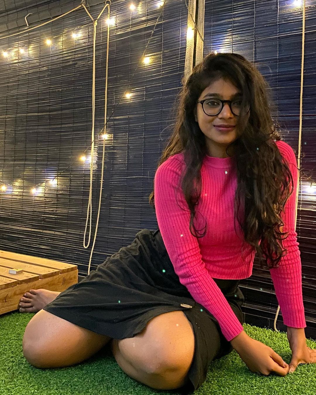 PHOTOS : டைட் டீ-ஷிர்டில் ஜம்முனு போஸ் கொடுக்கும் VJபார்வதி ...