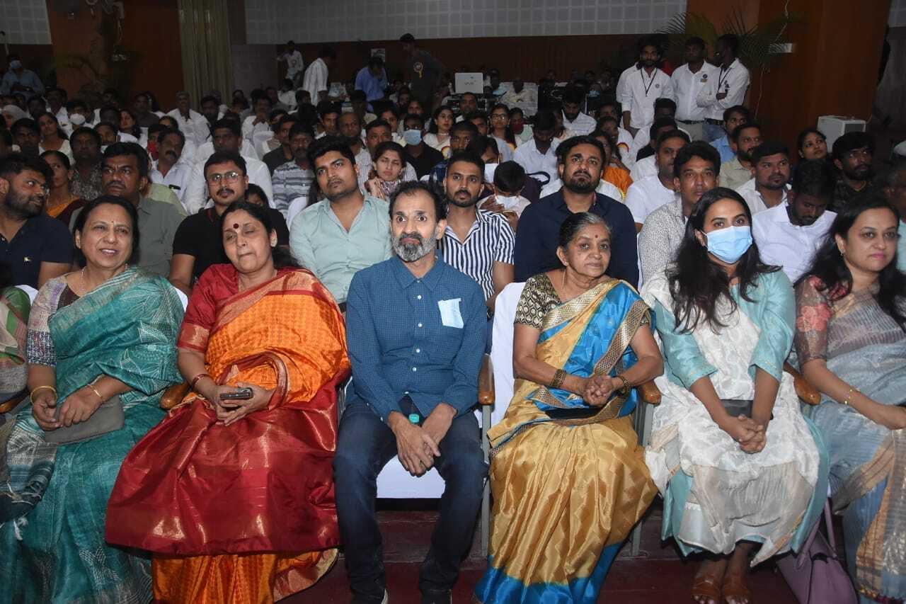 ಚಿತ್ರಗಳು; ಗೌರವ ಡಾಕ್ಟರೇಟ್ ಸ್ವೀಕರಿಸಿದ ಅಶ್ವಿನಿ ಪುನೀತ್‌ ರಾಜ್‌ಕುಮಾರ್ ...