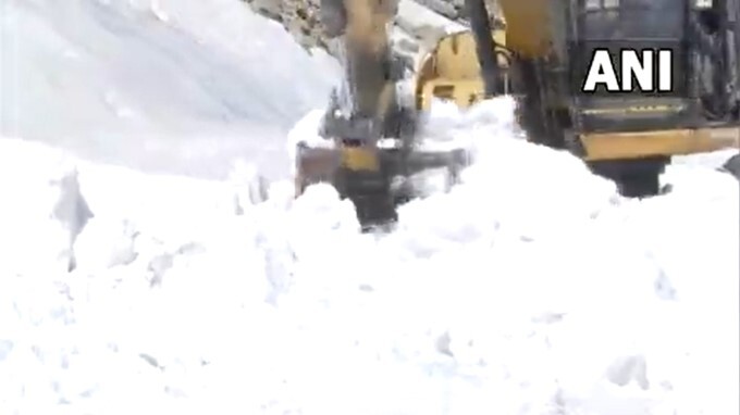Heavy Snowfall In J&K, 19/03/2022 Photos: HD Images, Pictures, News ...