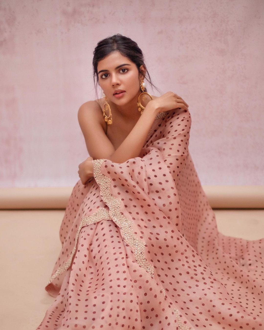 South Actress Kalyani Priyadarshan Looks Gorgeous in Pink Saree, Viral ...