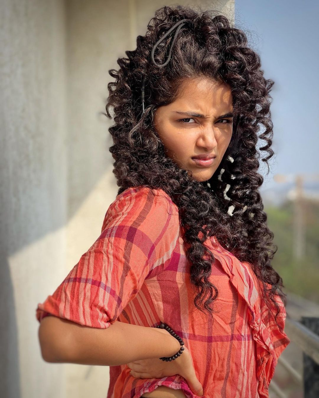 South Queen Anupama Parameswaran New Simple And Cute Clicks With Curly ...