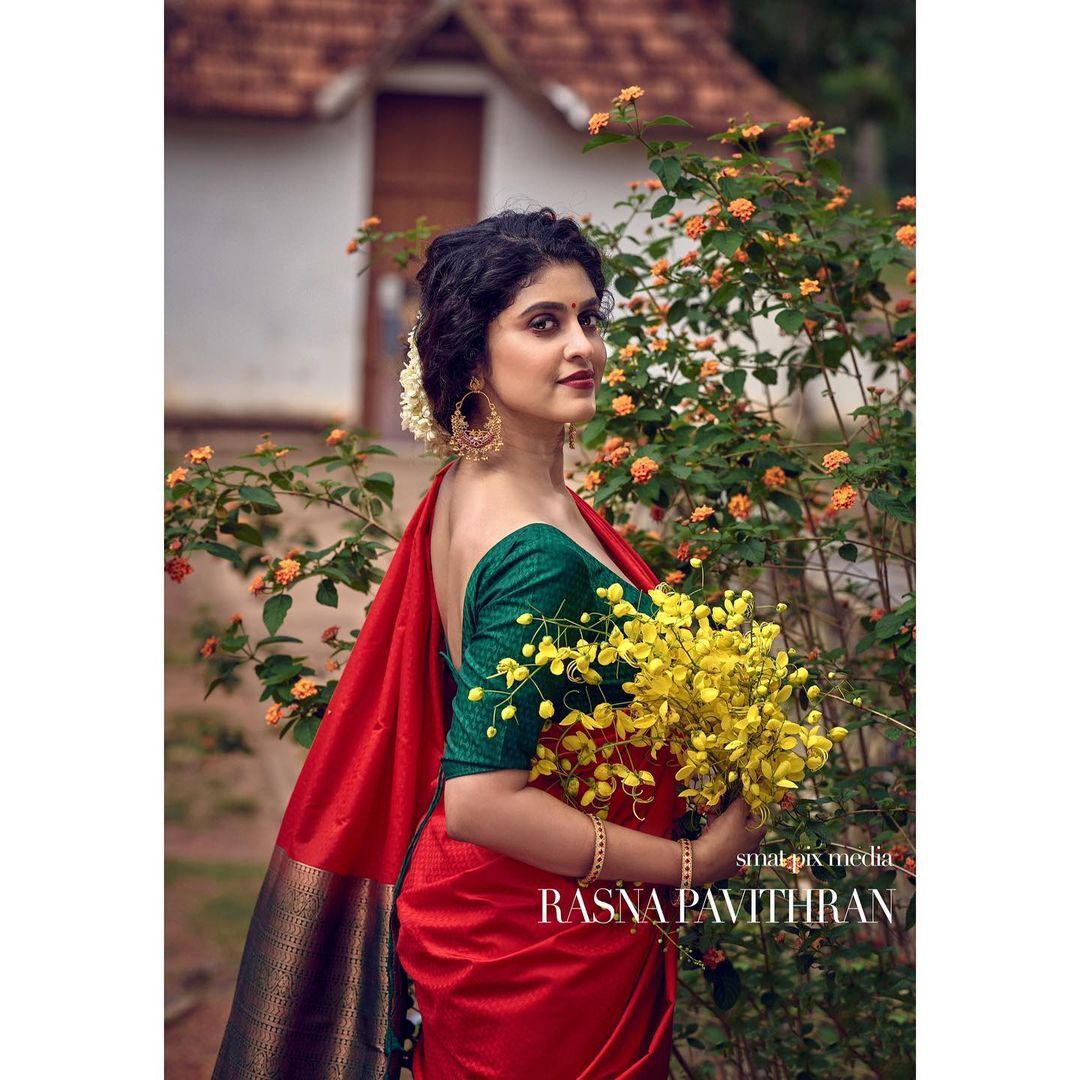 Actress Resna Pavithran Looks Gorgeous in Red Saree, See Vishu Special Photoshoot | ചുവന്ന ...