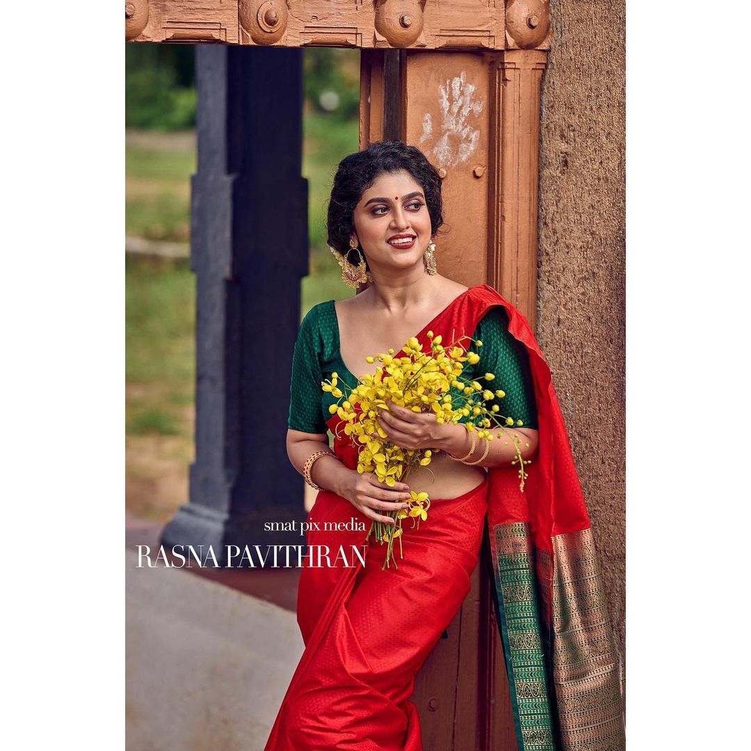 Actress Resna Pavithran Looks Gorgeous in Red Saree, See Vishu Special Photoshoot | ചുവന്ന ...
