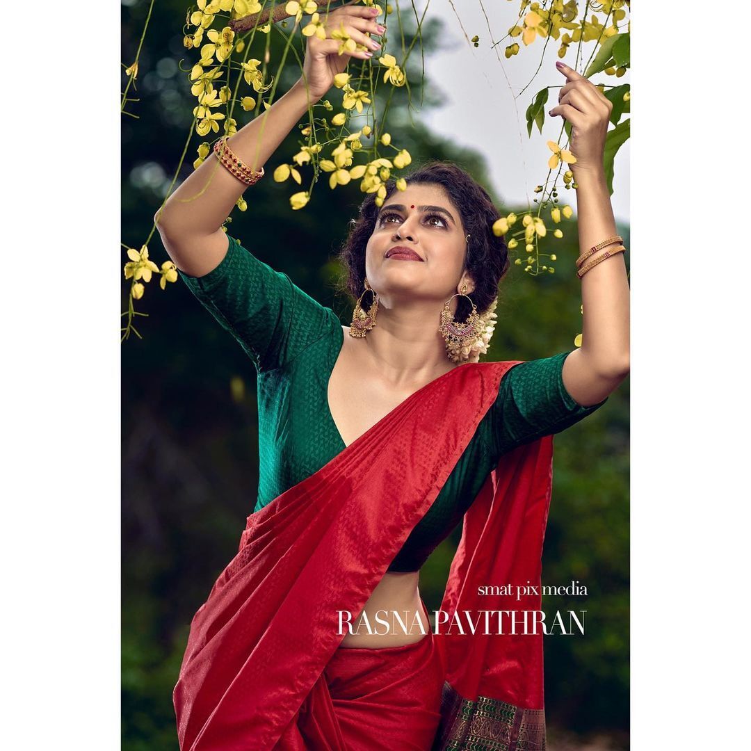 Actress Resna Pavithran Looks Gorgeous in Red Saree, See Vishu Special Photoshoot | ചുവന്ന ...