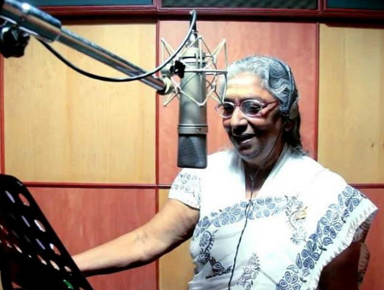 PHOTOS : இசைக் குயில் எஸ்.ஜானகியின் பிறந்த நாள் இன்று! | singer s.janaki's 84th birthday ...