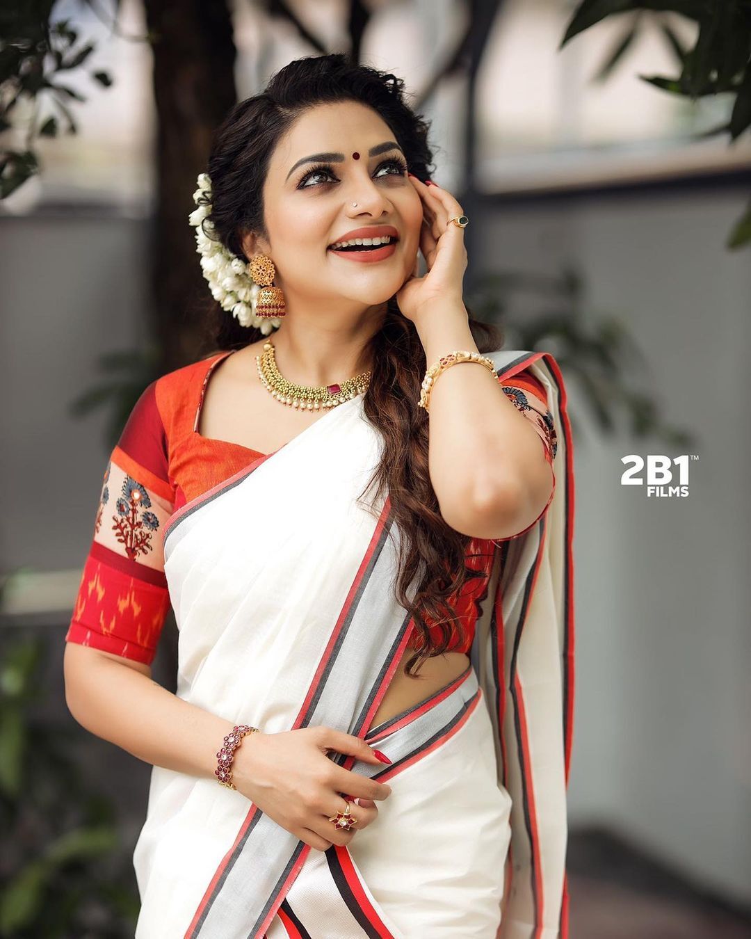 Singer-Actress Rimi Tomy's Gorgeous in Saree, See Pics | റിമി ചുമ്മാ ...
