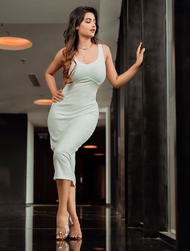 খোলামেলা পোশাকে ভক্তদের মনে ঝড় তুললেন অভিনেত্রী ঊষসী রায় | Televison actress Ushasi roy wear a ...