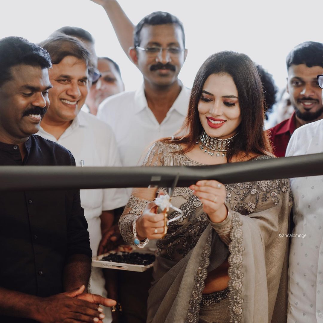 Bigg Boss Malayalam Fame Remya Panicker Latest Photoshoot In Saree ...