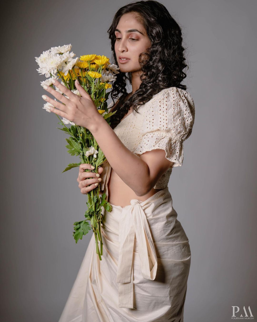 Actress Deepti Sati Again Shined In Glamorous Look, See More ...